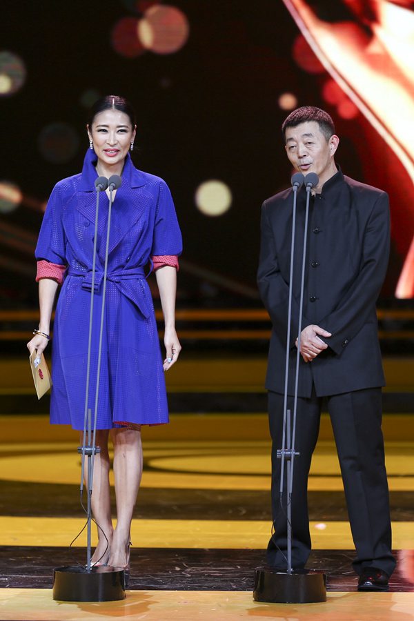 Liang Jing and Gu Changwei grant the Award for Best Cinematography at ...